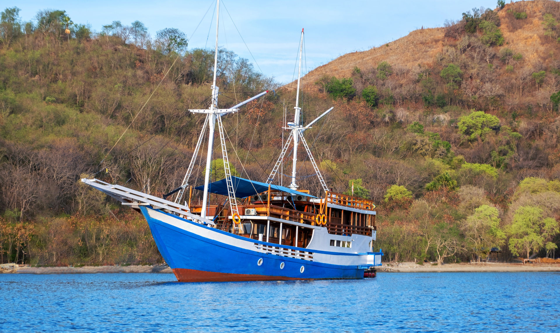 Grand Komodo Liveaboards - LiveAboard.com