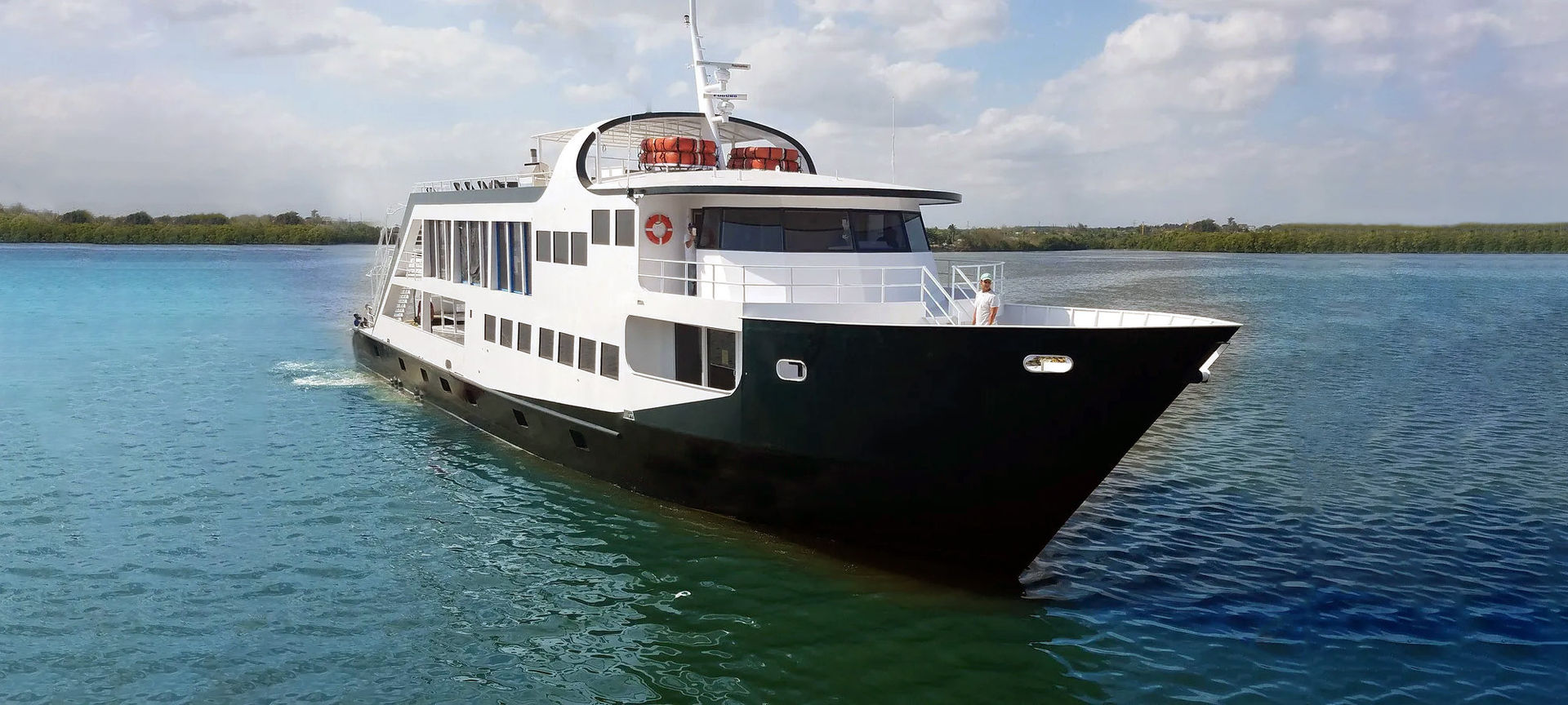 Jardines Avalon Fleet - LiveAboard.com