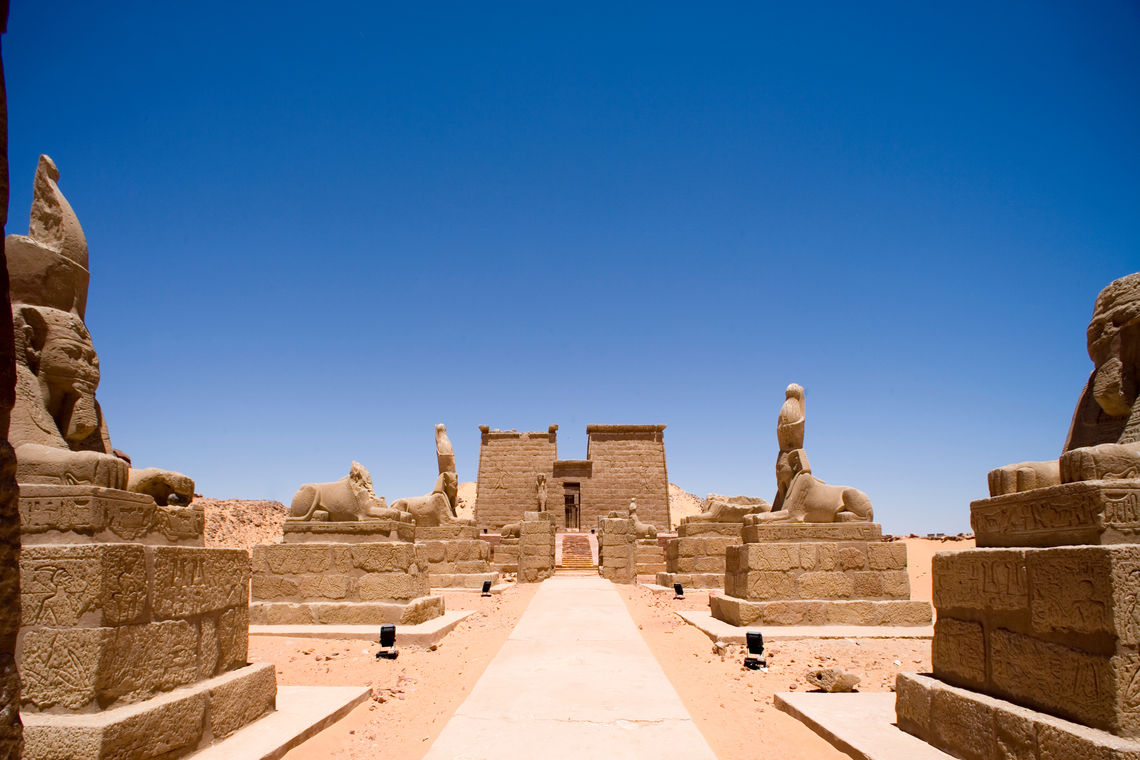Croisière fluviale visitant Amada, Égypte - LiveAboard.com