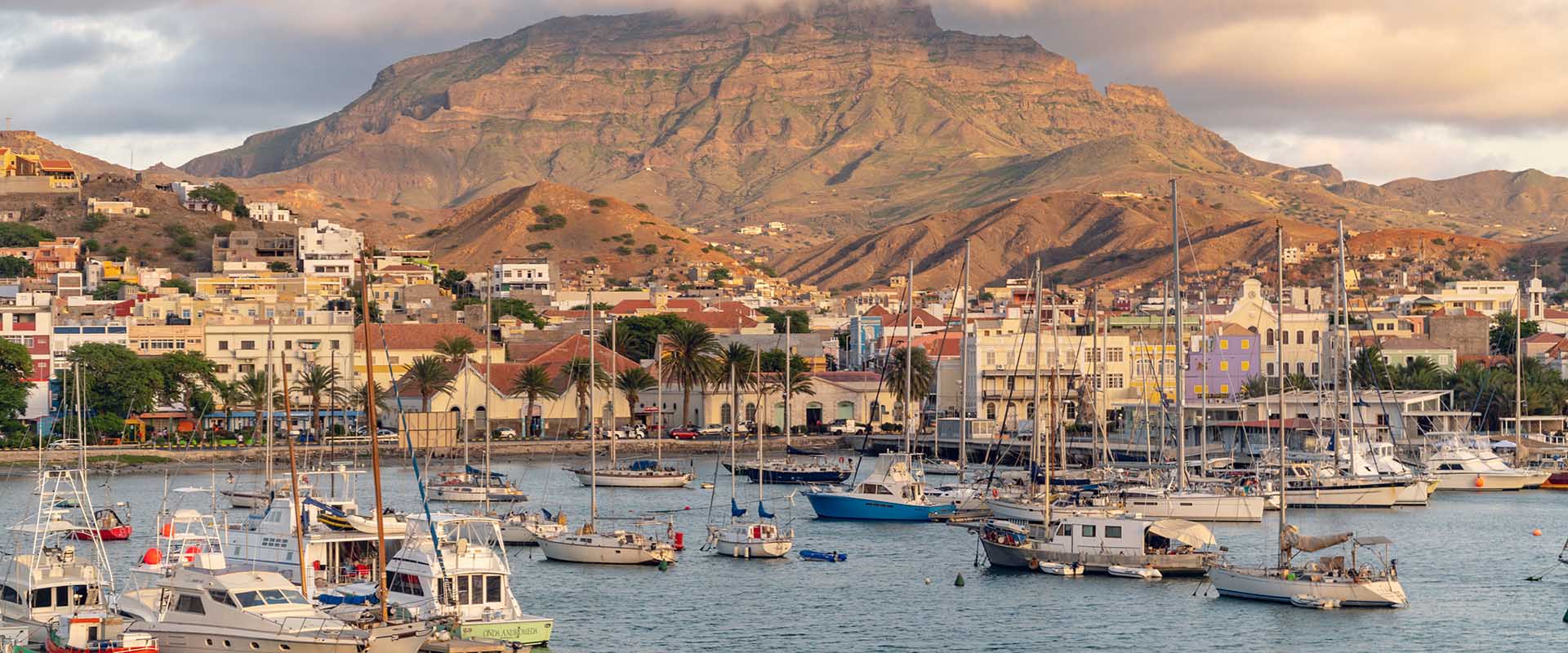 Cruzeiros de Aventura em Cabo Verde - LiveAboard.com