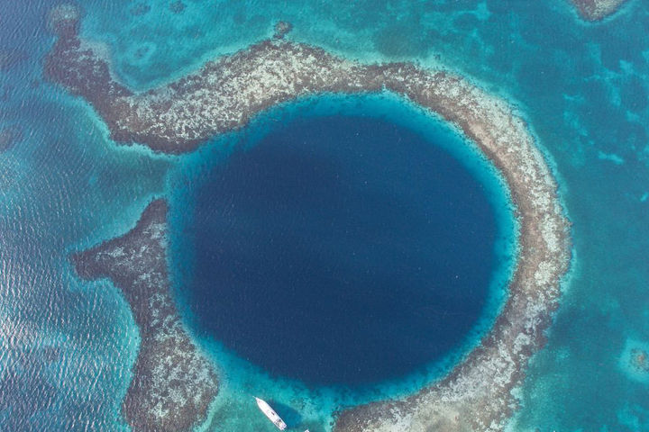 Belize Aggressor III, Belize - LiveAboard.com