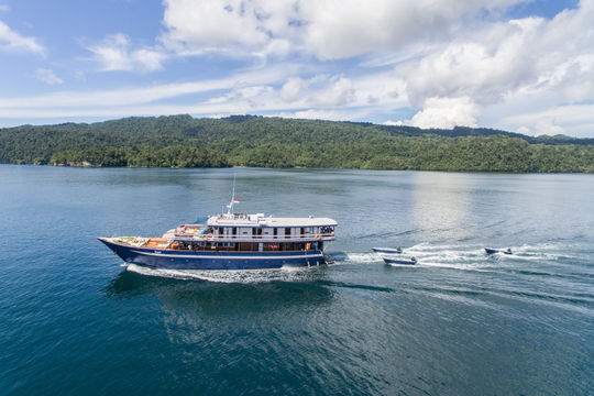 Ambai Liveaboard, Indonesia - LiveAboard.com
