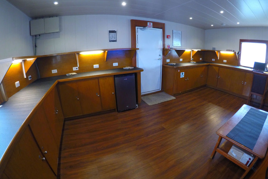 Infiniti Liveaboard, Philippines - LiveAboard.com