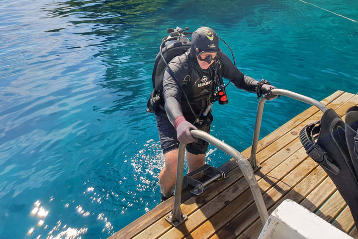Febrina, Papua New Guinea - LiveAboard.com