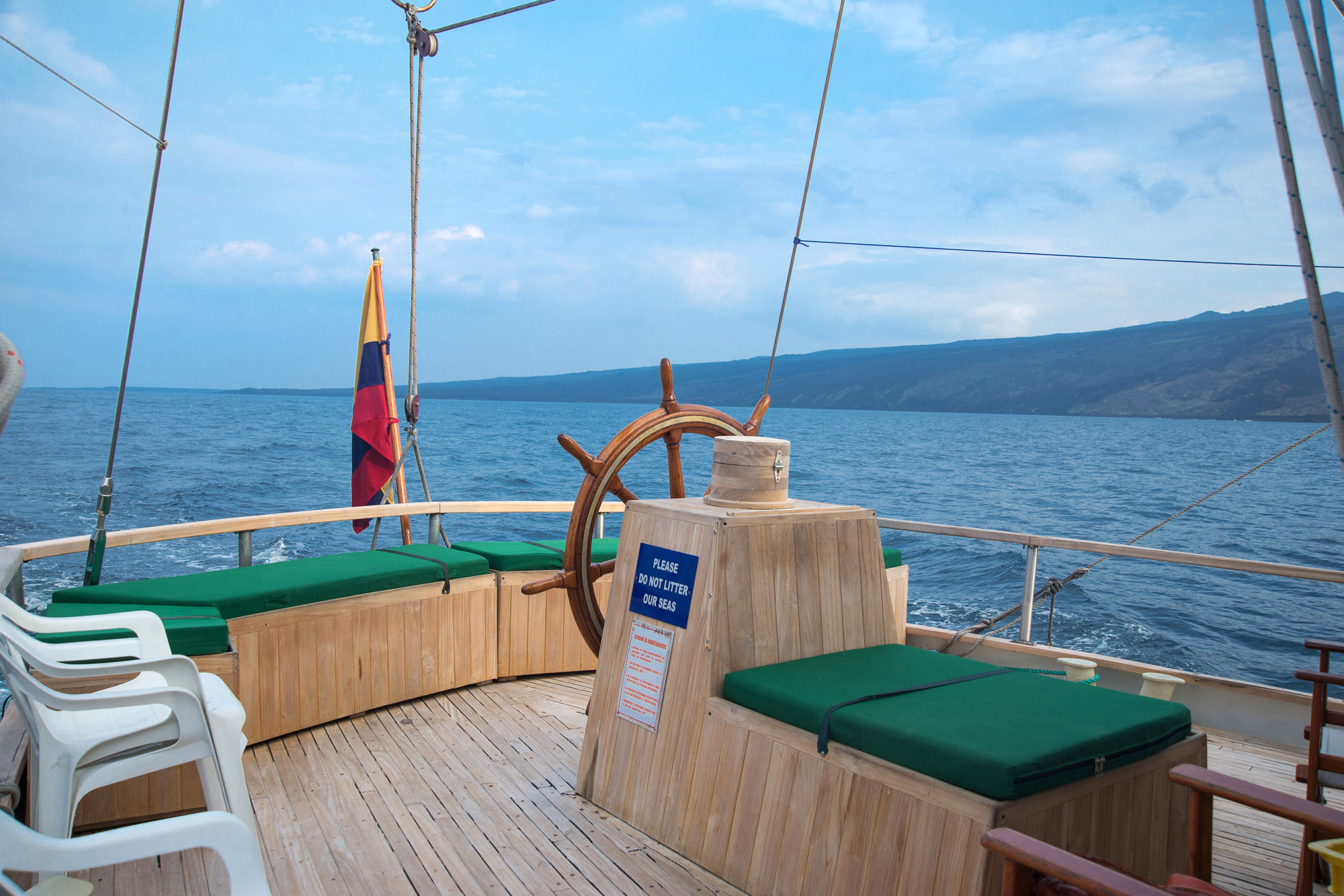 Beagle Cruise Ship, Galapagos - LiveAboard.com