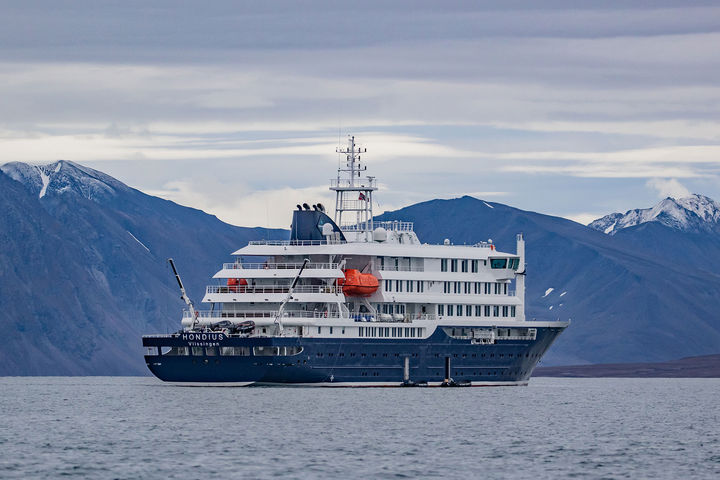 Hondius, Antarctica - LiveAboard.com
