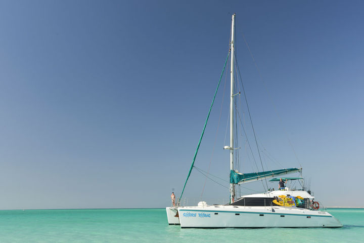 Shore Thing Catamaran, Australia - LiveAboard.com