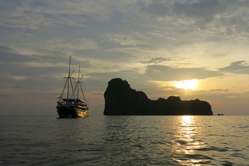 Merdeka 3, Thailand - LiveAboard.com