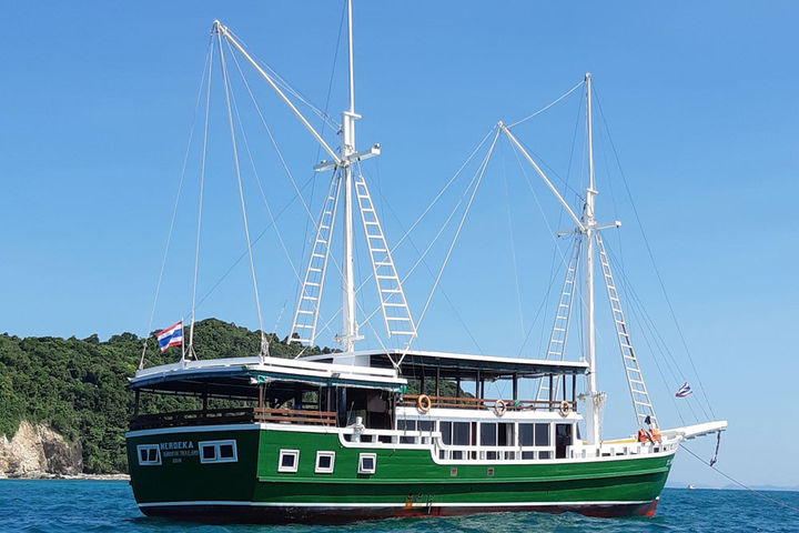 Merdeka 3, Thailand - LiveAboard.com