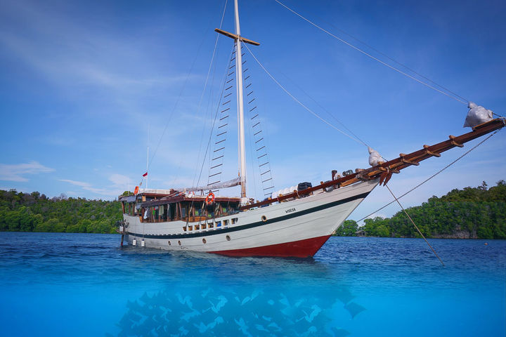 Wisesa, Indonesia - LiveAboard.com