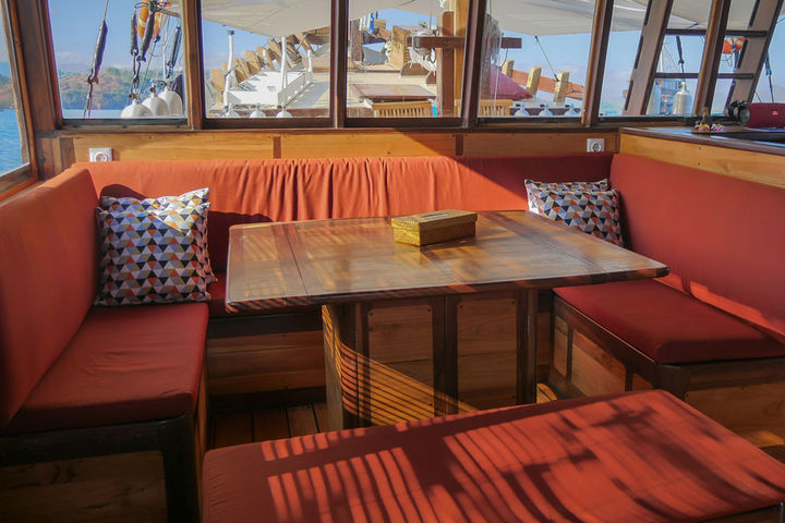 Wisesa, Indonesia - LiveAboard.com