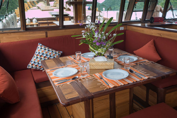 Wisesa, Indonesia - LiveAboard.com