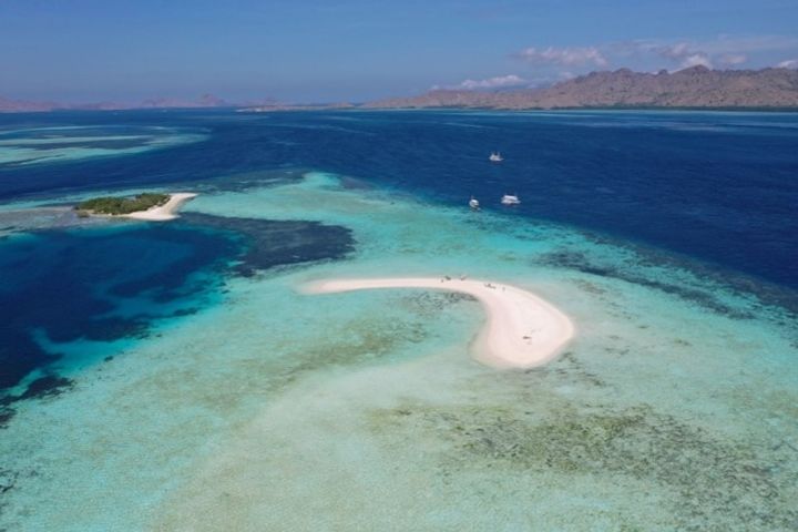 Bulan Purnama, Indonesia - LiveAboard.com