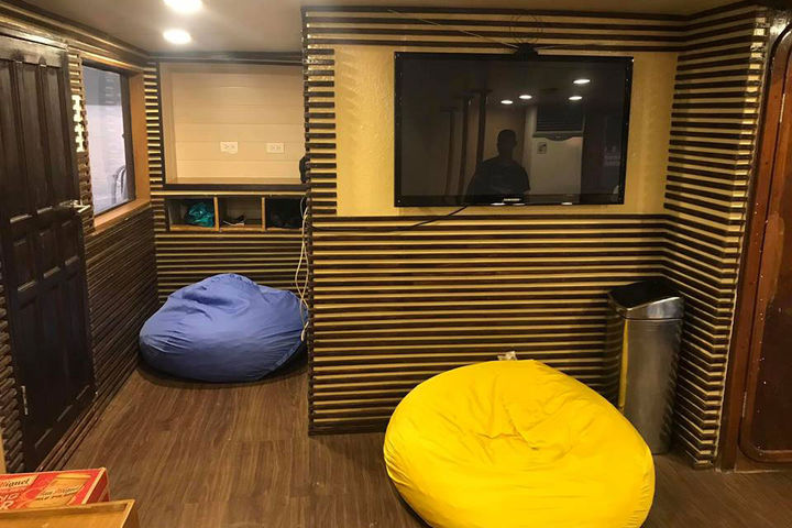 Resolute Liveaboard, Philippines - LiveAboard.com