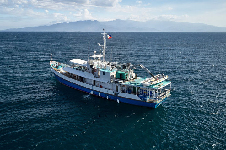 Resolute Liveaboard, Philippines - LiveAboard.com