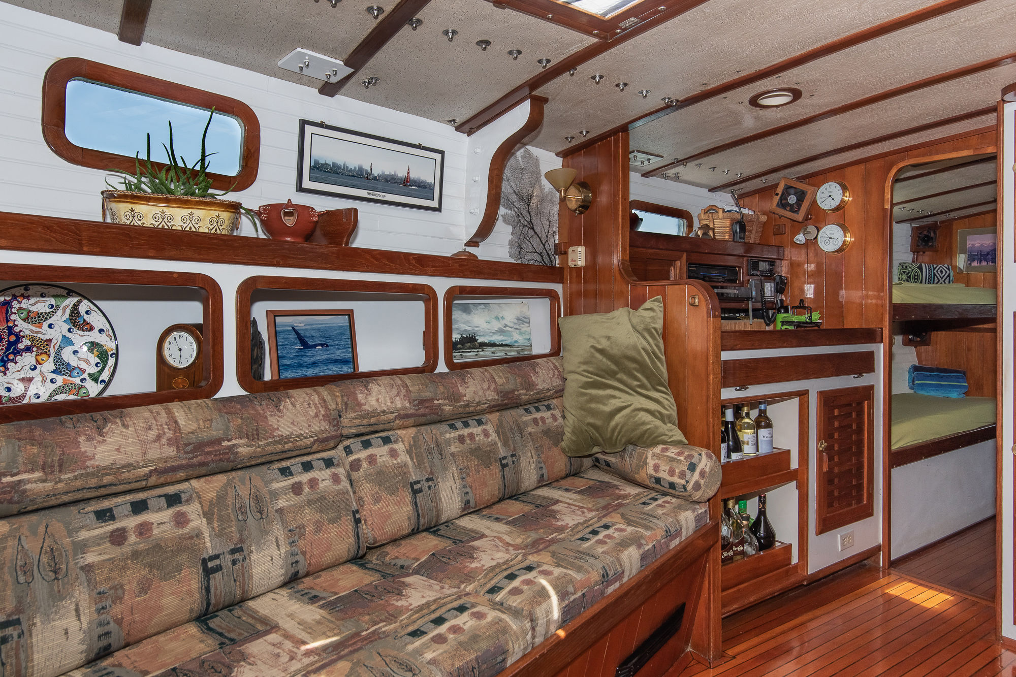 Zeppelin Liveaboard, Honduras - LiveAboard.com