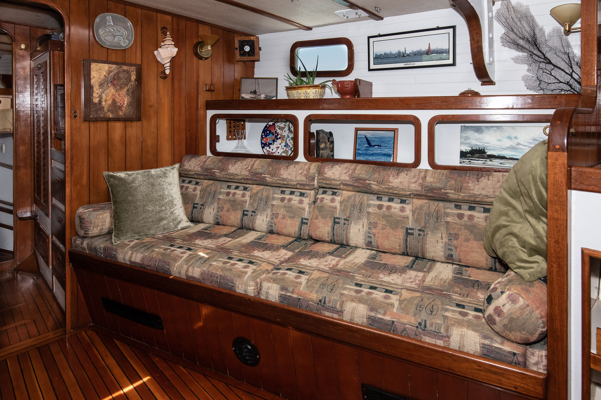 Zeppelin Liveaboard, Honduras - LiveAboard.com