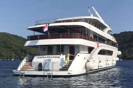 Ambassador Cruise Ship, Croatia - LiveAboard.com