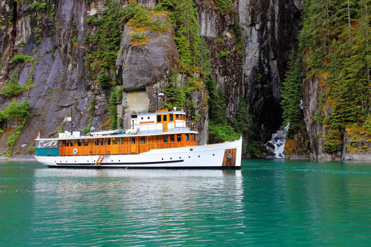 Discovery Cruise Ship, Alaska - LiveAboard.com