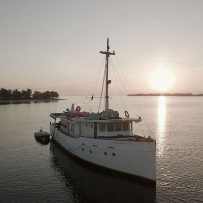 Splendour Cruise Ship, Indonesia - LiveAboard.com