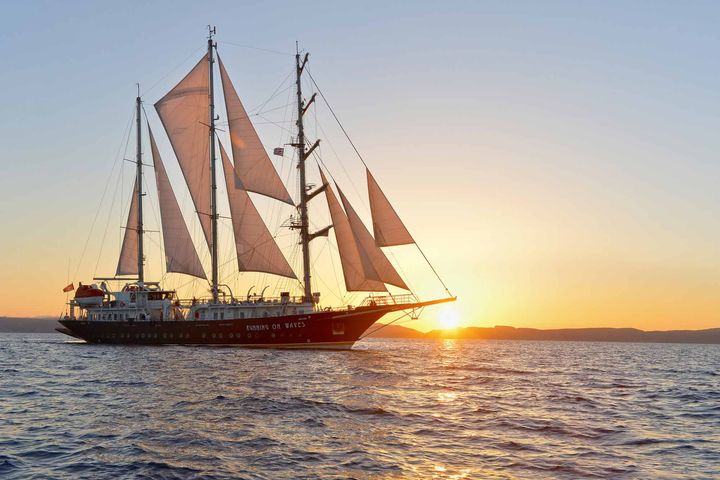 Running on Waves Cruise Ship, Greece - LiveAboard.com