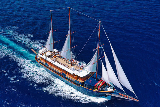 11 Cruises in Greece - LiveAboard.com