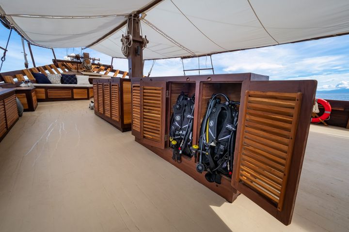 Majik Liveaboard, Indonesia - LiveAboard.com
