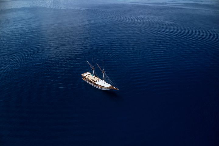 Majik Liveaboard, Indonesia - LiveAboard.com
