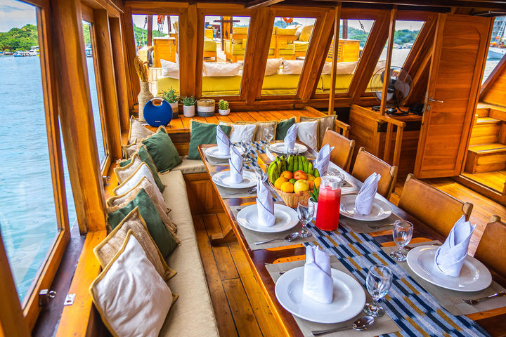 Navila Cruise Ship, Indonesia - LiveAboard.com