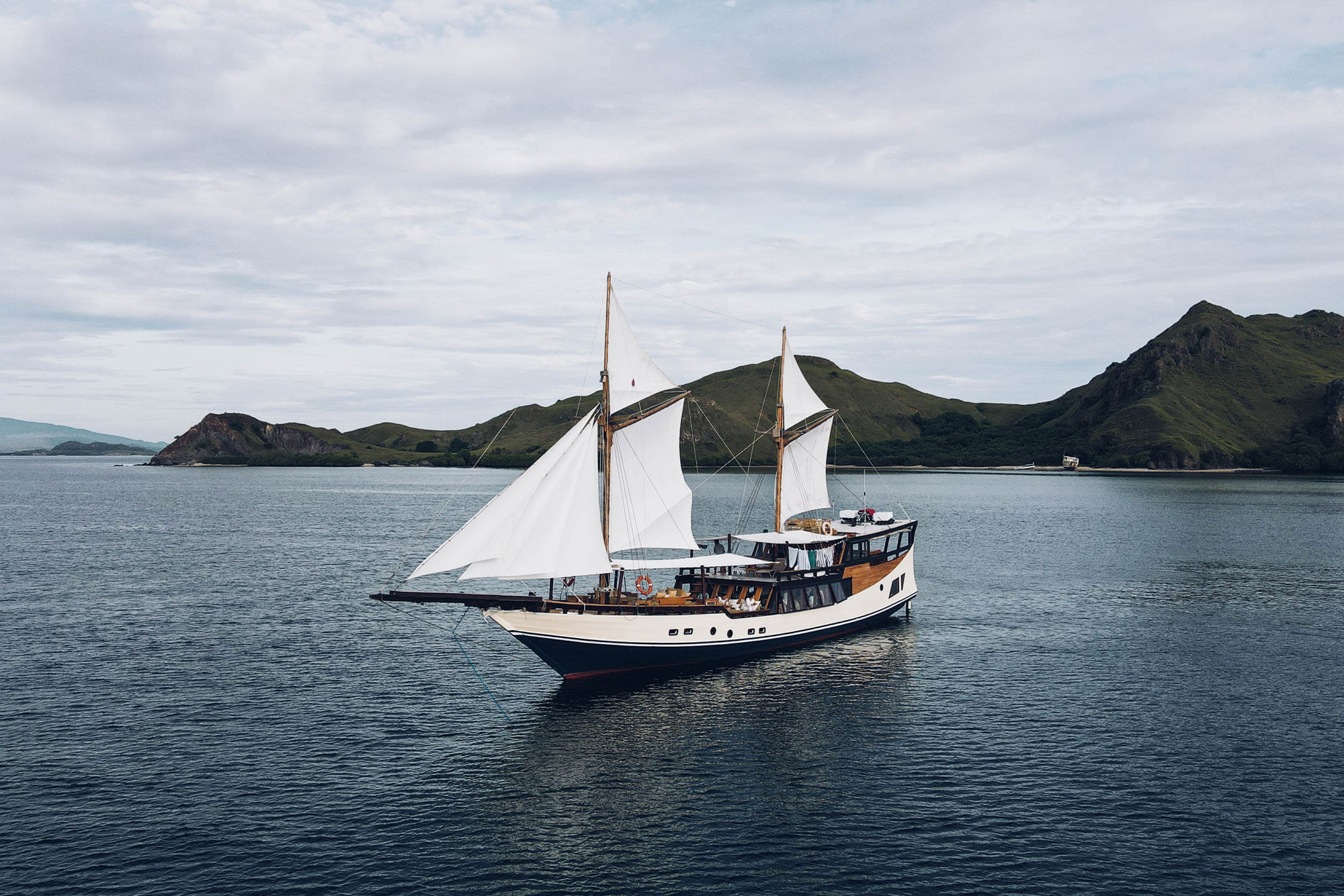 Navila Cruise Ship, Indonesia - LiveAboard.com