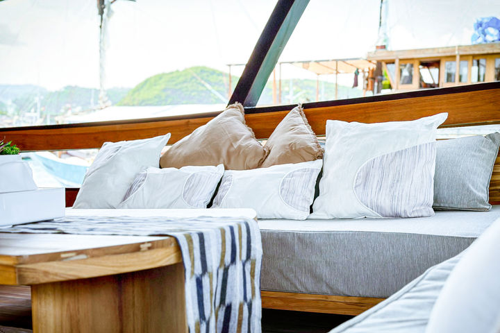 Navila Cruise Ship, Indonesia - LiveAboard.com