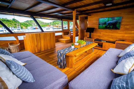 Navila Cruise Ship, Indonesia - LiveAboard.com