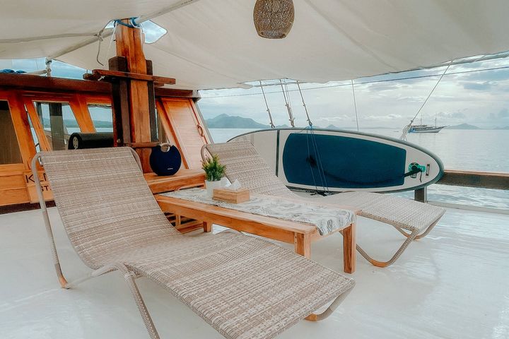 Navila Cruise Ship, Indonesia - LiveAboard.com