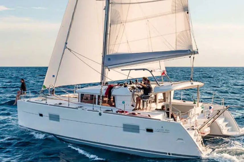 Catamarans Cruzeiro, Grécia - LiveAboard.com
