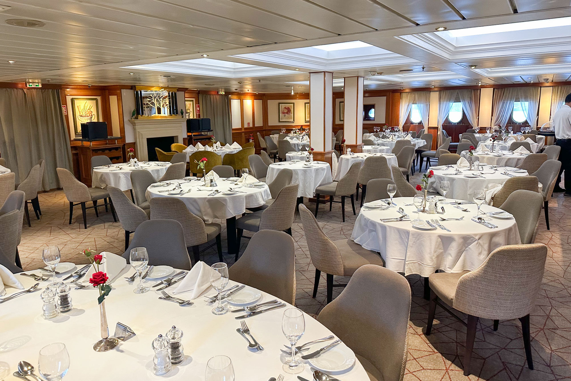 Caledonian Sky Cruise Ship, Fiji - LiveAboard.com