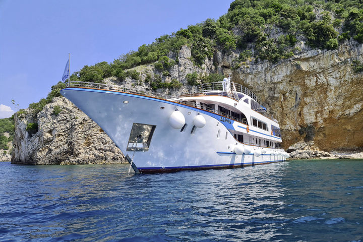 Idriva Deluxe Cruise Ship, Croatia - LiveAboard.com