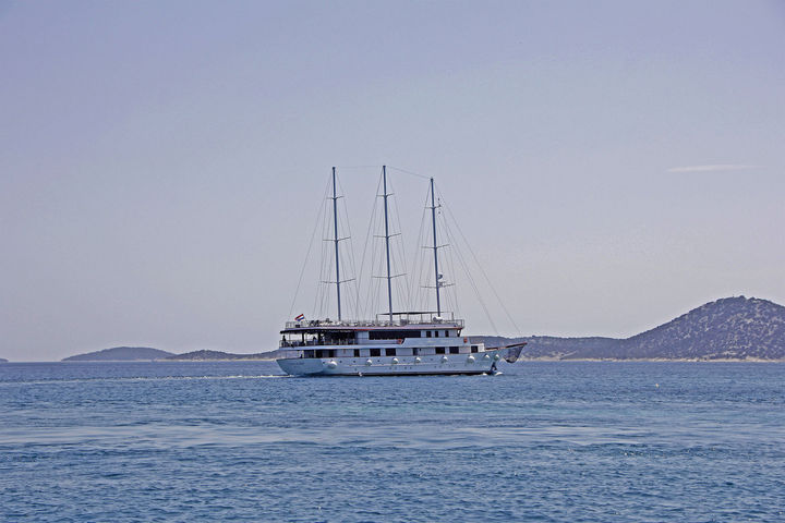 Idriva Deluxe Cruise Ship, Croatia - LiveAboard.com