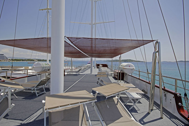 Idriva Deluxe Cruise Ship, Croatia - LiveAboard.com