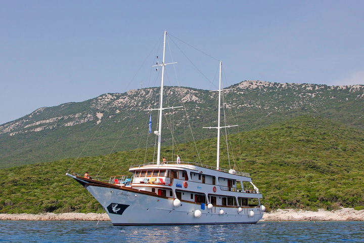 Idriva Premium Cruise Ship, Croatia - LiveAboard.com
