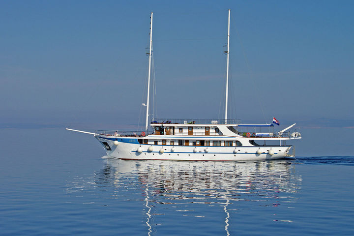 Idriva Premium Cruise Ship, Croatia - LiveAboard.com