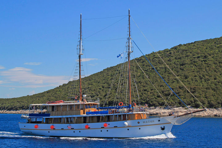 Idriva Premium Cruise Ship, Croatia - LiveAboard.com