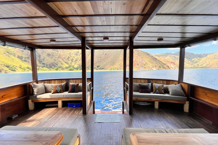 Bugis Cruise Ship, Indonesia - LiveAboard.com