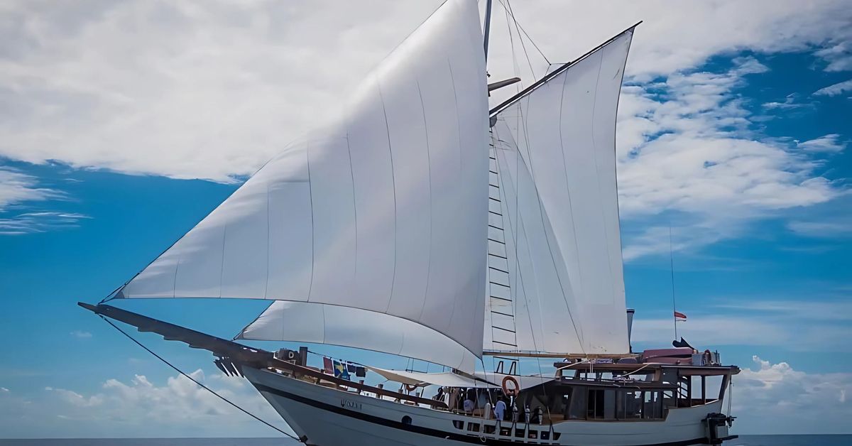 Wisesa Cruise Ship, Indonesia - LiveAboard.com