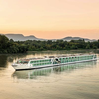 Amadeus Imperial, Danube - LiveAboard.com